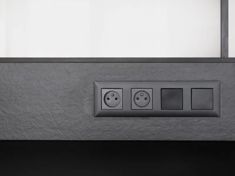 Flush Mount vs Surface Mount Electrical Socket: Pros & Cons